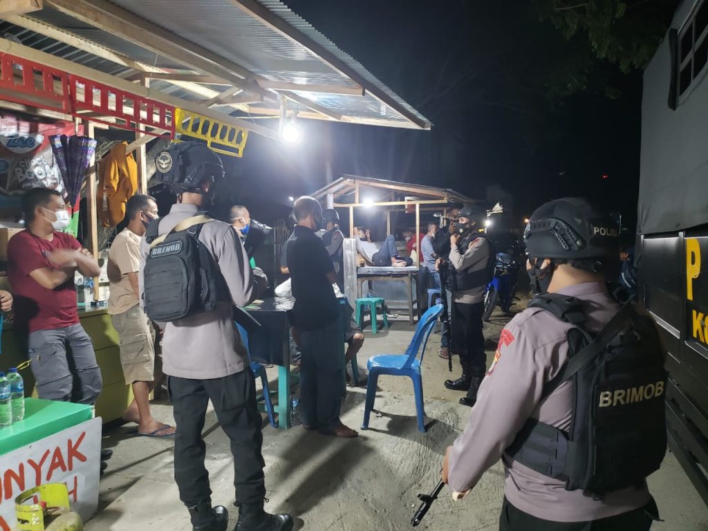 MELALUI KRYD, PATROLI TIM ILATO BRIMOB BUBARKAN WARGA – Polda Gorontalo