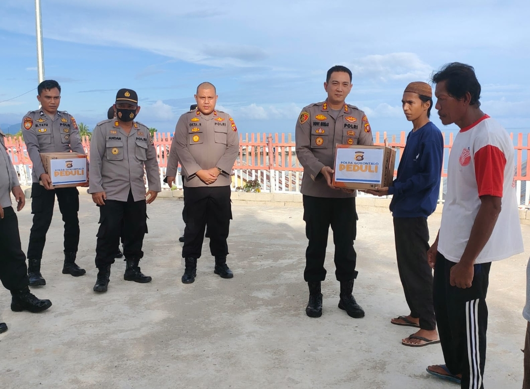 Bantu Warga Yang Terdampak Penyesuaian Harga Bbm Kapolres Boalemo