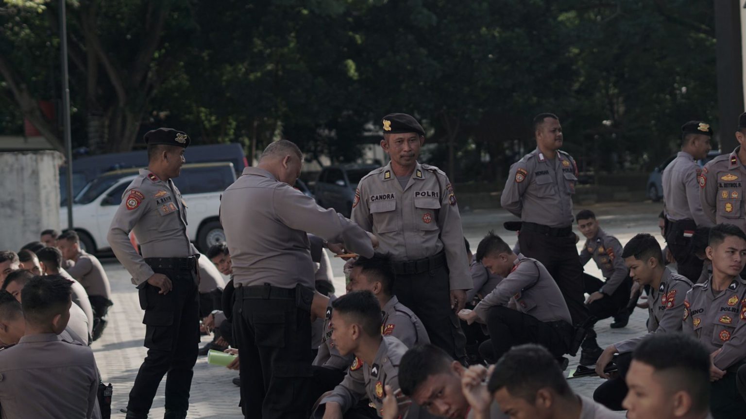 Direktur Samapta Polda Gorontalo Cek Kerapian dan Kelengkapan Anggotanya Sebelum Bertugas ...