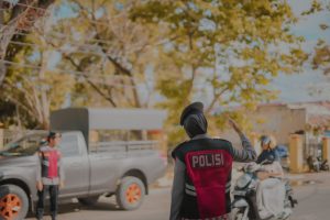 Samapta Polda Gorontalo Libatkan Polwan Lakukan Pengaturan Lalu Lintas di Depan Sekolah – Polda ...