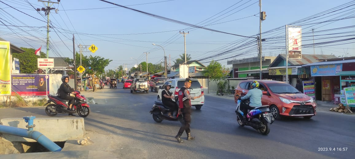 Pengaturan Lalu Lintas di Sore Hari, Dit Samapta Polda Gorontalo Minimalisir Kepadatan Kendaraan ...