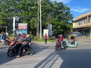 Samapta Polda Gorontalo Lakukan Pengaturan Lalu Lintas Pagi Hari untuk Kelancaran Aktivitas ...