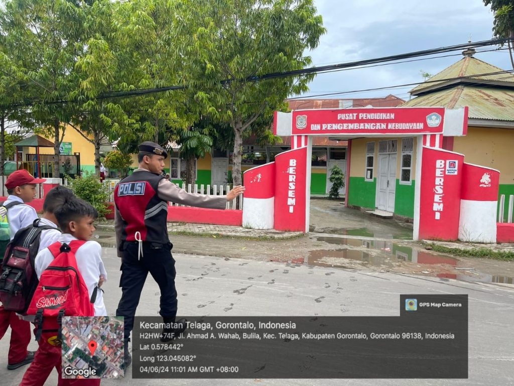 Samapta Polda Gorontalo Jaga Keselamatan Pelajar yang Berangkat ke Sekolah – Polda Gorontalo