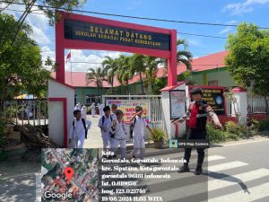 Pengaturan Lalu Lintas Dit Samapta Polda Gorontalo, Bantu Pelajar Menyeberang Jalan – Polda ...