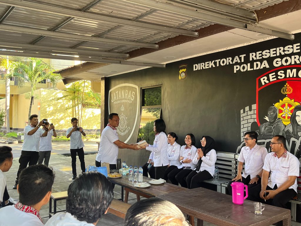 Direktur Reserse Kriminal Umum Polda Gorontalo Berikan Penghargaan ...